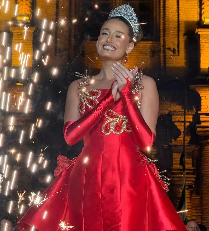 Camila Ribera Roca, de los Testarudos es la Reina del Carnaval cruceño ...